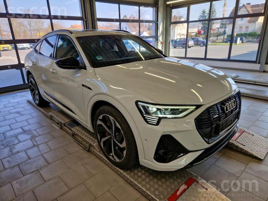 Balts Audi E-Tron 2022 Ventspils, ar dzinēja tilpumu 0.00 L un nobraukumu 70 tūkst. km par 40800 €, foto 3 vietnē AUTOMOTO.COM.LV