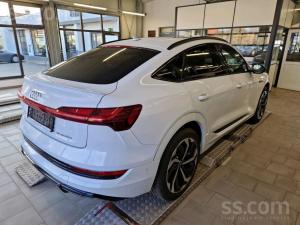 Balts Audi E-Tron 2022 Ventspils, ar dzinēja tilpumu 0.00 L un nobraukumu 70 tūkst. km par 40800 €, foto 4 vietnē AUTOMOTO.COM.LV
