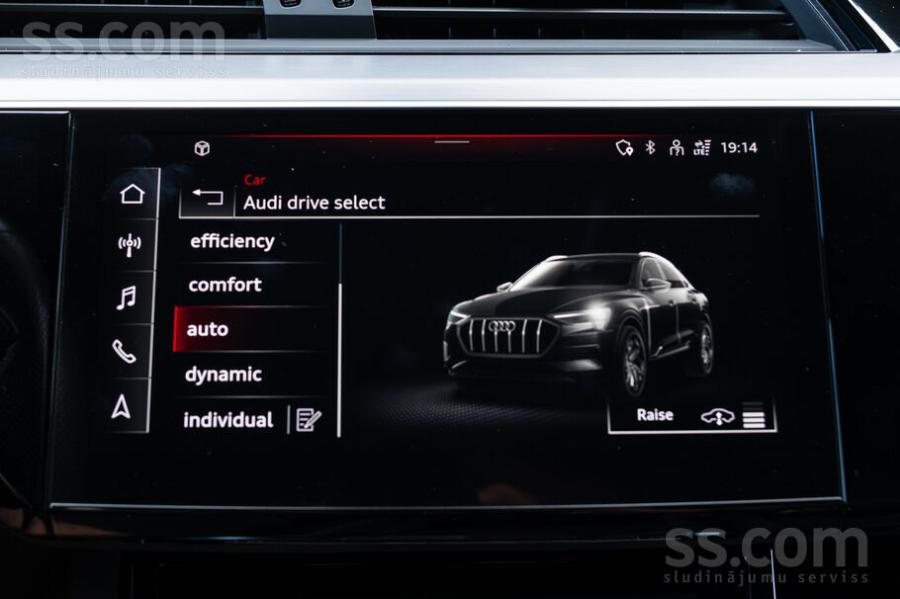 Белый Ауди E-Tron 2022 в Рига, объемом двигателя 0.00 л и пробегом 54 тыс. км за 39950 €, фото 15 на AUTOMOTO.COM.LV