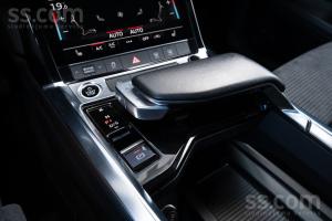 Белый Ауди E-Tron 2022 в Рига, объемом двигателя 0.00 л и пробегом 54 тыс. км за 39950 €, фото 18 на AUTOMOTO.COM.LV