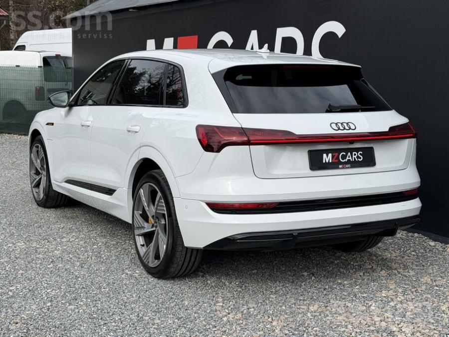 Balts Audi E-Tron 2022 Rīga, ar dzinēja tilpumu 0.00 L un nobraukumu 96 tūkst. km par 35990 €, foto 4 vietnē AUTOMOTO.COM.LV