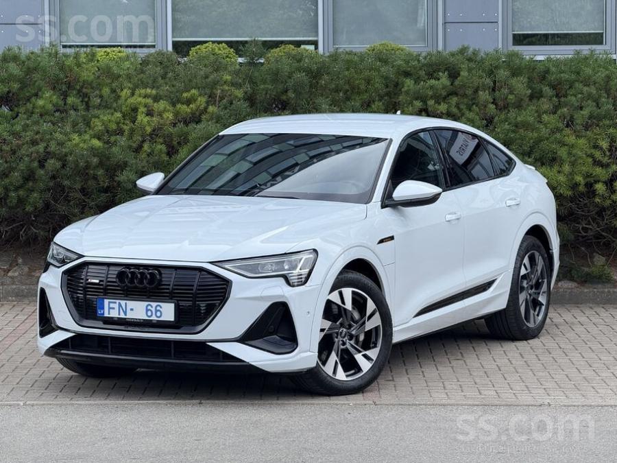 White Audi E-Tron 2022 in Riga, with an engine capacity of 0.00 L and mileage of 41 thousand km for 39000 €, photo 1 on AUTOMOTO.COM.LV