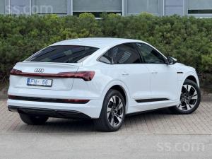 White Audi E-Tron 2022 in Riga, with an engine capacity of 0.00 L and mileage of 41 thousand km for 39000 €, photo 4 on AUTOMOTO.COM.LV