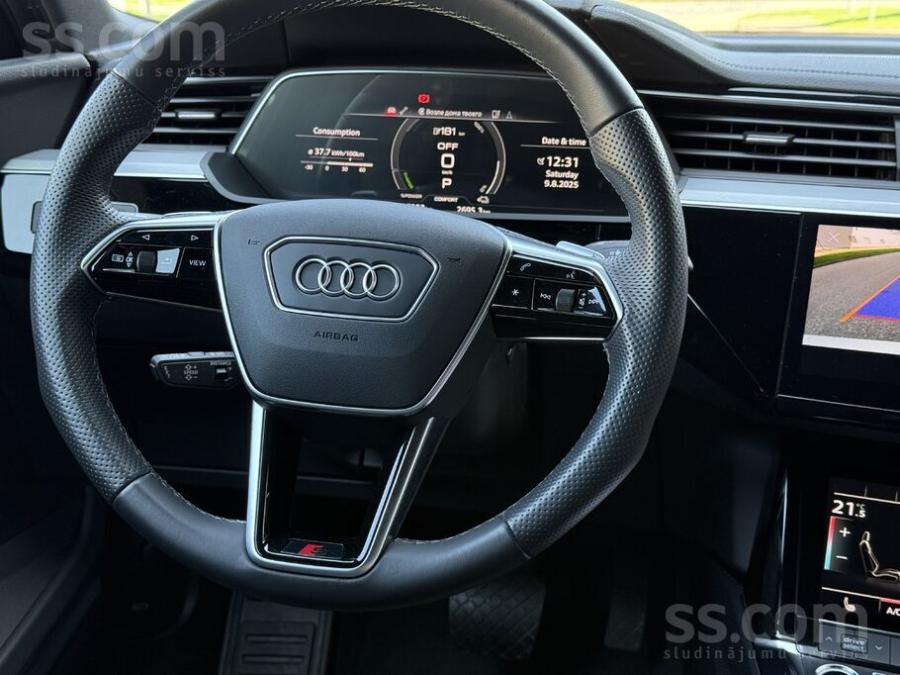 White Audi E-Tron 2022 in Riga, with an engine capacity of 0.00 L and mileage of 41 thousand km for 39000 €, photo 6 on AUTOMOTO.COM.LV