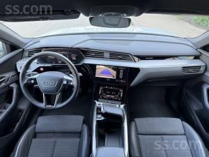 White Audi E-Tron 2022 in Riga, with an engine capacity of 0.00 L and mileage of 41 thousand km for 39000 €, photo 7 on AUTOMOTO.COM.LV