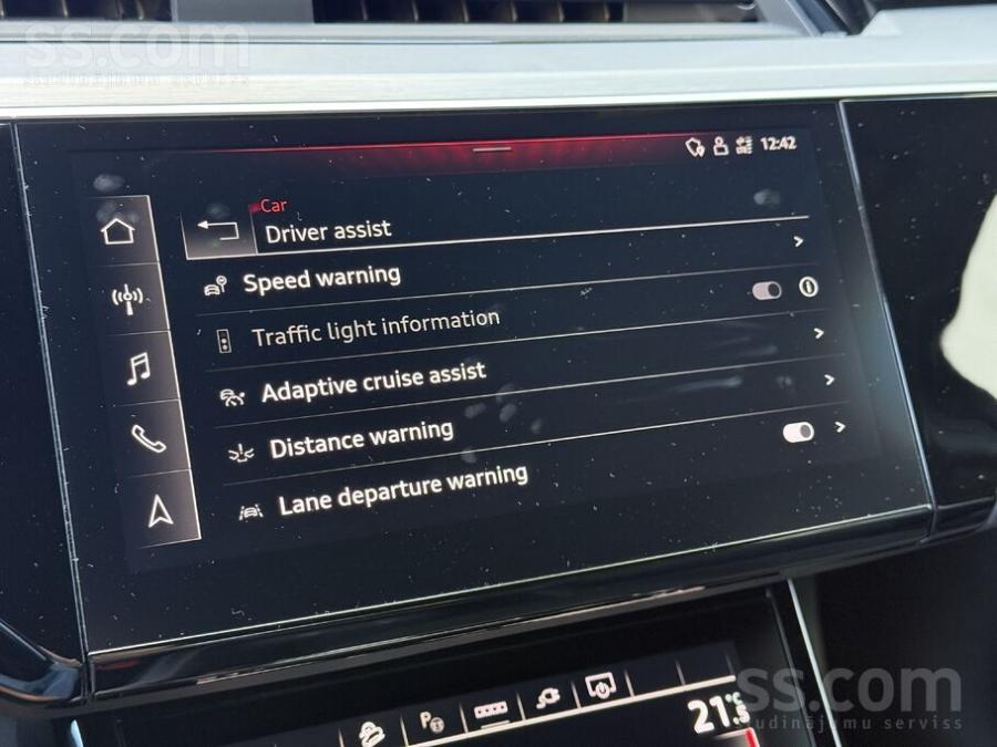 White Audi E-Tron 2022 in Riga, with an engine capacity of 0.00 L and mileage of 41 thousand km for 39000 €, photo 14 on AUTOMOTO.COM.LV