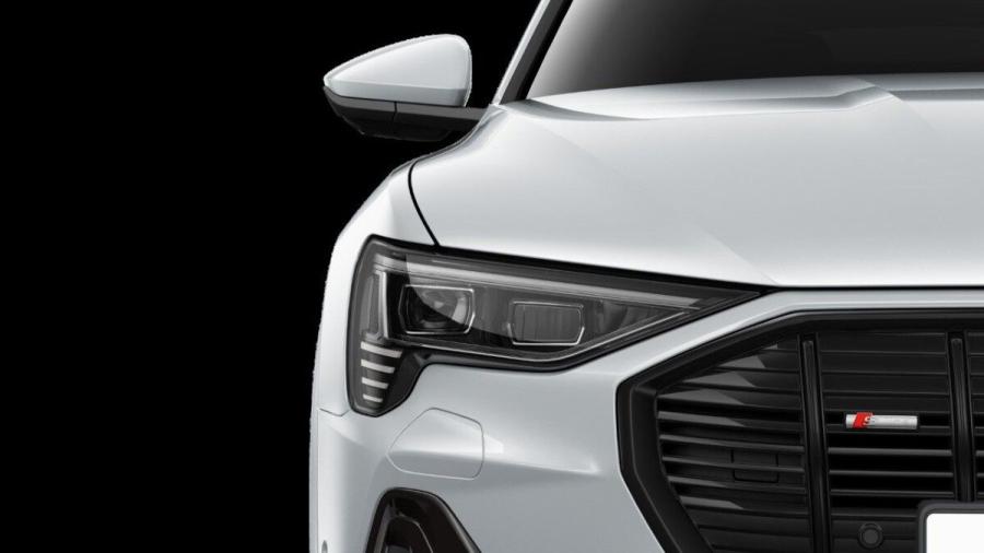 White Audi E-Tron 2022 in Marupe, with an engine capacity of 0.00 L and mileage of 34 thousand km for 38900 €, photo 7 on AUTOMOTO.COM.LV