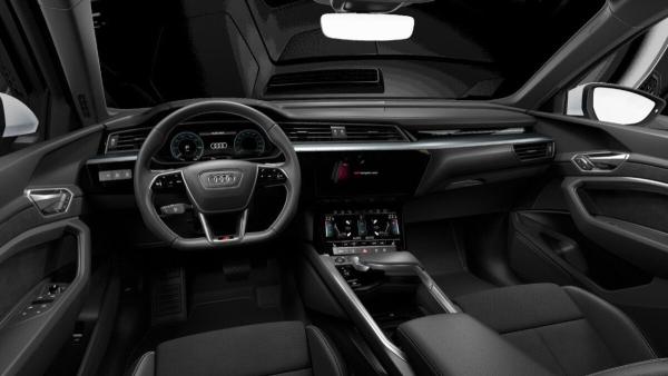 White Audi E-Tron 2022 in Marupe, with an engine capacity of 0.00 L and mileage of 34 thousand km for 38900 €, photo 7 on AUTOMOTO.COM.LV