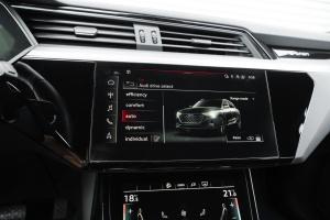 Белый Ауди E-Tron 2022 в Марупе, объемом двигателя 0.00 л и пробегом 34 тыс. км за 41500 €, фото 23 на AUTOMOTO.COM.LV