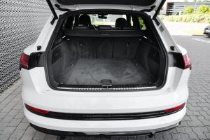 Белый Ауди E-Tron 2022 в Марупе, объемом двигателя 0.00 л и пробегом 34 тыс. км за 41500 €, фото 34 на AUTOMOTO.COM.LV