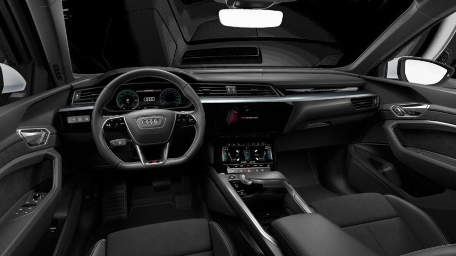 White Audi E-Tron 2022 in Marupe, with an engine capacity of 0.00 L and mileage of 34 thousand km for 38900 €, photo 8 on AUTOMOTO.COM.LV