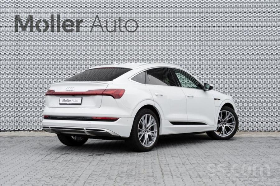 White Audi E-Tron 2022 in Riga, with an engine capacity of 0.00 L and mileage of 23 thousand km for 43850 €, photo 5 on AUTOMOTO.COM.LV