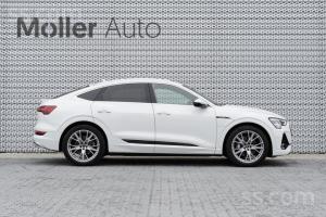 White Audi E-Tron 2022 in Riga, with an engine capacity of 0.00 L and mileage of 23 thousand km for 43850 €, photo 6 on AUTOMOTO.COM.LV