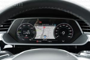 White Audi E-Tron 2022 in Riga, with an engine capacity of 0.00 L and mileage of 23 thousand km for 43850 €, photo 14 on AUTOMOTO.COM.LV