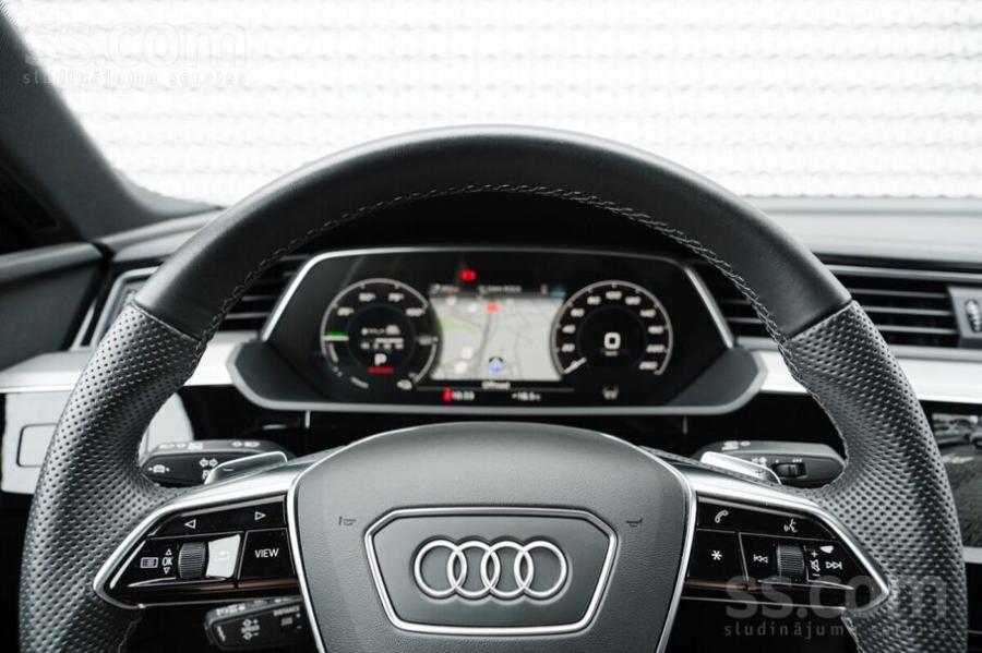 White Audi E-Tron 2022 in Riga, with an engine capacity of 0.00 L and mileage of 23 thousand km for 43850 €, photo 15 on AUTOMOTO.COM.LV