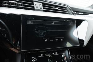 White Audi E-Tron 2022 in Riga, with an engine capacity of 0.00 L and mileage of 23 thousand km for 43850 €, photo 18 on AUTOMOTO.COM.LV
