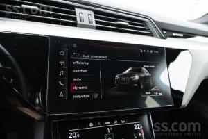 White Audi E-Tron 2022 in Riga, with an engine capacity of 0.00 L and mileage of 23 thousand km for 43850 €, photo 20 on AUTOMOTO.COM.LV
