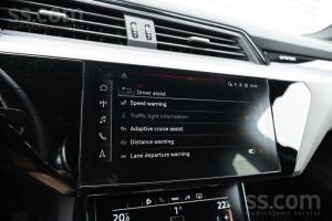 White Audi E-Tron 2022 in Riga, with an engine capacity of 0.00 L and mileage of 23 thousand km for 43850 €, photo 21 on AUTOMOTO.COM.LV
