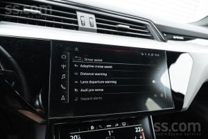 White Audi E-Tron 2022 in Riga, with an engine capacity of 0.00 L and mileage of 23 thousand km for 43850 €, photo 22 on AUTOMOTO.COM.LV