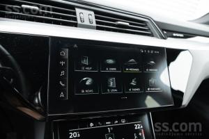 White Audi E-Tron 2022 in Riga, with an engine capacity of 0.00 L and mileage of 23 thousand km for 43850 €, photo 23 on AUTOMOTO.COM.LV