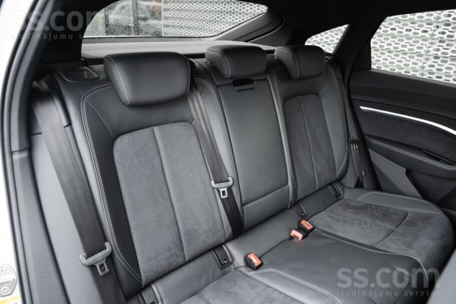 White Audi E-Tron 2022 in Riga, with an engine capacity of 0.00 L and mileage of 23 thousand km for 43850 €, photo 27 on AUTOMOTO.COM.LV