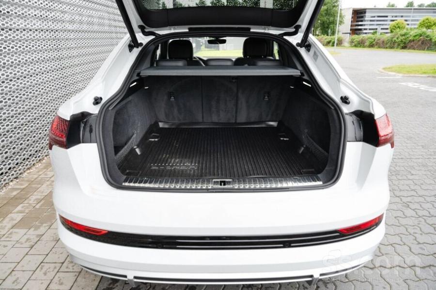 White Audi E-Tron 2022 in Riga, with an engine capacity of 0.00 L and mileage of 23 thousand km for 43850 €, photo 28 on AUTOMOTO.COM.LV