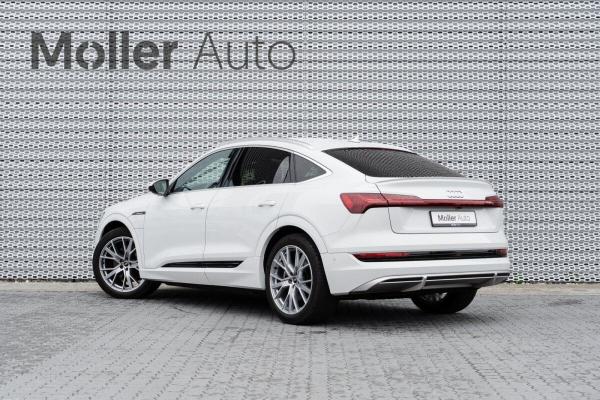 White Audi E-Tron 2022 in Marupe, with an engine capacity of 0.00 L and mileage of 23 thousand km for 43850 €, photo 3 on AUTOMOTO.COM.LV