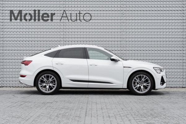 White Audi E-Tron 2022 in Marupe, with an engine capacity of 0.00 L and mileage of 23 thousand km for 43850 €, photo 5 on AUTOMOTO.COM.LV