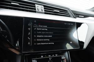 Balts Audi E-Tron 2022 Mārupe, ar dzinēja tilpumu 0.00 L un nobraukumu 23 tūkst. km par 43850 €, foto 21 vietnē AUTOMOTO.COM.LV