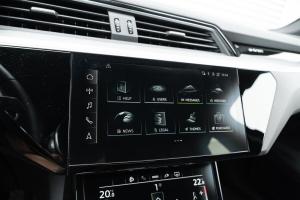 Balts Audi E-Tron 2022 Mārupe, ar dzinēja tilpumu 0.00 L un nobraukumu 23 tūkst. km par 43850 €, foto 23 vietnē AUTOMOTO.COM.LV