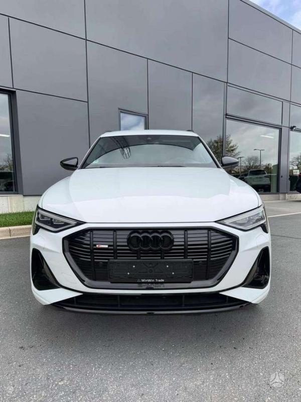 White Audi E-Tron 2022 in Vilnius, with an engine capacity of 0.00 L and mileage of 34 thousand km for 37500 €, photo 3 on AUTOMOTO.COM.LV