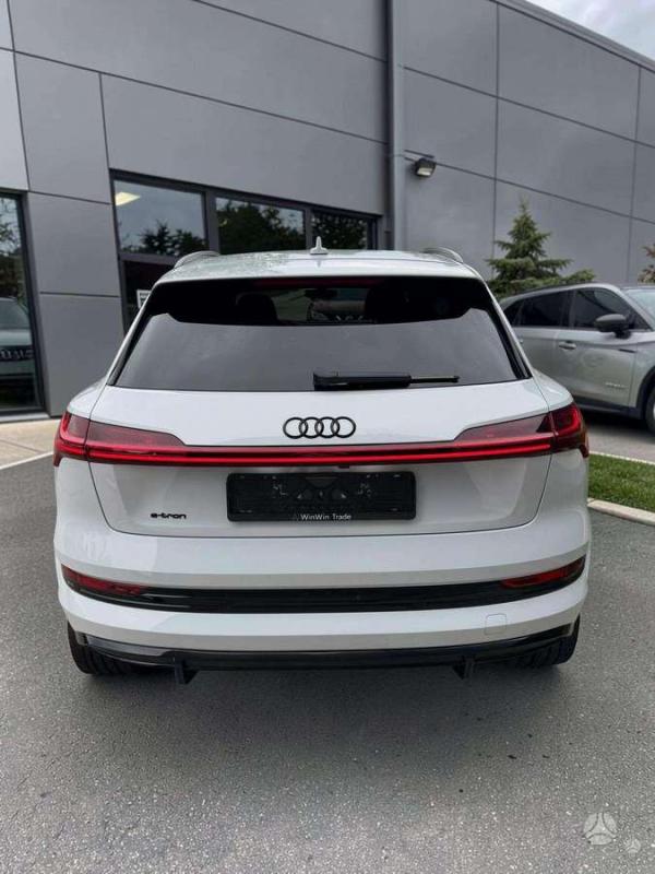 White Audi E-Tron 2022 in Vilnius, with an engine capacity of 0.00 L and mileage of 34 thousand km for 37500 €, photo 4 on AUTOMOTO.COM.LV