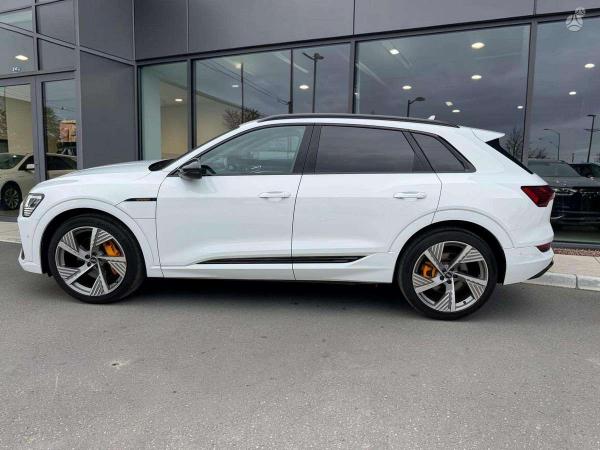 White Audi E-Tron 2022 in Vilnius, with an engine capacity of 0.00 L and mileage of 34 thousand km for 37500 €, photo 7 on AUTOMOTO.COM.LV