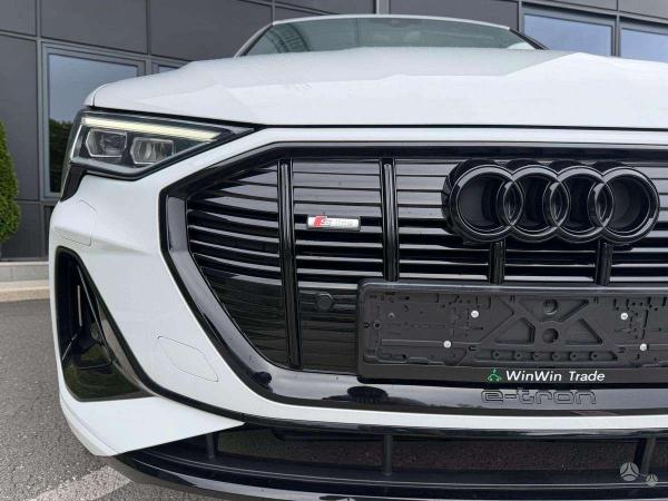White Audi E-Tron 2022 in Vilnius, with an engine capacity of 0.00 L and mileage of 34 thousand km for 37500 €, photo 8 on AUTOMOTO.COM.LV