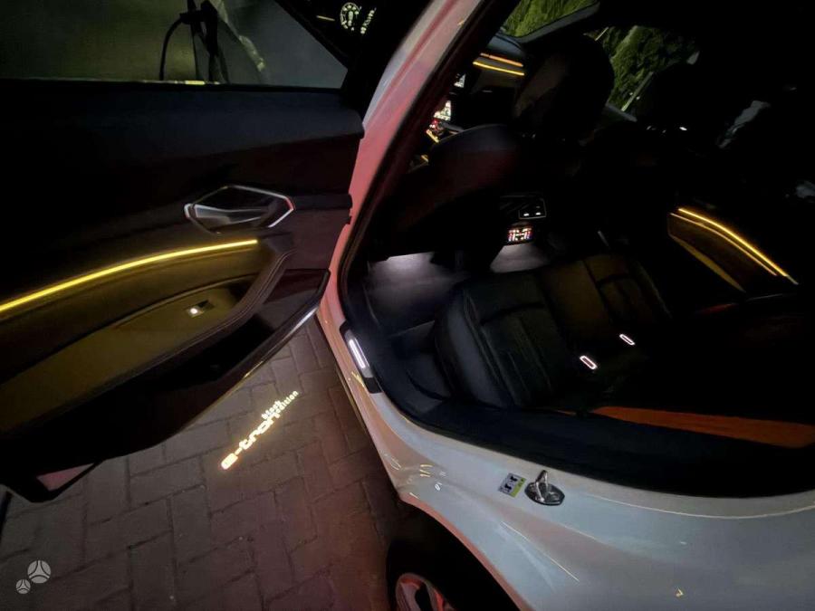 Белый Ауди E-Tron 2022 в Вильнюс, объемом двигателя 0.00 л и пробегом 34 тыс. км за 37500 €, фото 38 на AUTOMOTO.COM.LV
