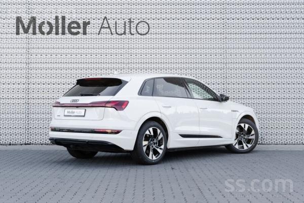 Balts Audi E-Tron 2022 Rīga, ar dzinēja tilpumu 0.00 L un nobraukumu 89 tūkst. km par 39950 €, foto 4 vietnē AUTOMOTO.COM.LV