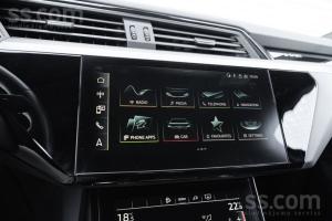 Белый Ауди E-Tron 2022 в Рига, объемом двигателя 0.00 л и пробегом 89 тыс. км за 39950 €, фото 24 на AUTOMOTO.COM.LV