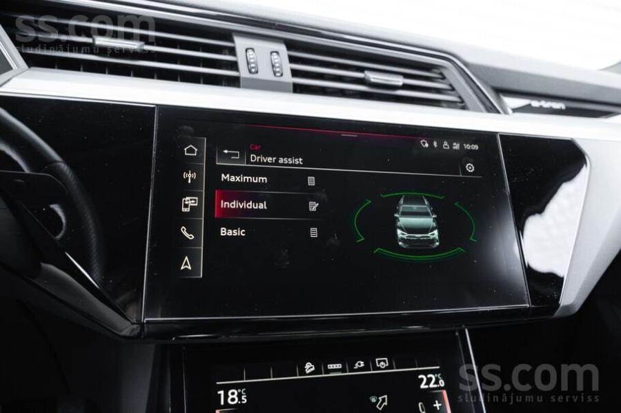 Белый Ауди E-Tron 2022 в Рига, объемом двигателя 0.00 л и пробегом 89 тыс. км за 39950 €, фото 29 на AUTOMOTO.COM.LV