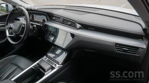 Белый Ауди E-Tron 2022 в Рига, объемом двигателя 0.00 л и пробегом 114 тыс. км за 27950 €, фото 15 на AUTOMOTO.COM.LV