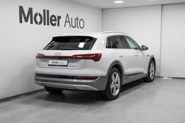 White Audi E-Tron 2022 in Vilnius, with an engine capacity of 0.00 L and mileage of 49 thousand km for 33500 €, photo 3 on AUTOMOTO.COM.LV