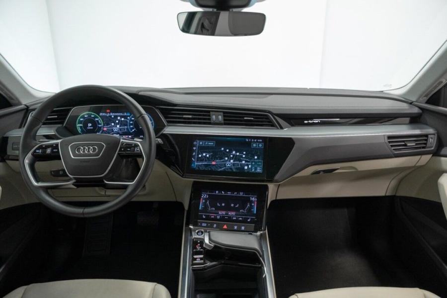 Белый Ауди E-Tron 2022 в Вильнюс, объемом двигателя 0.00 л и пробегом 49 тыс. км за 33500 €, фото 10 на AUTOMOTO.COM.LV
