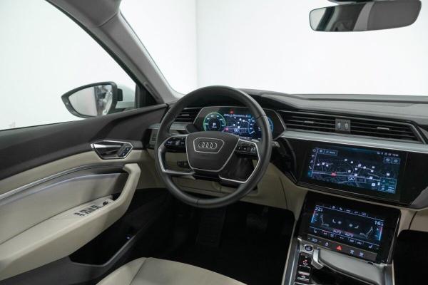 White Audi E-Tron 2022 in Vilnius, with an engine capacity of 0.00 L and mileage of 49 thousand km for 33500 €, photo 10 on AUTOMOTO.COM.LV
