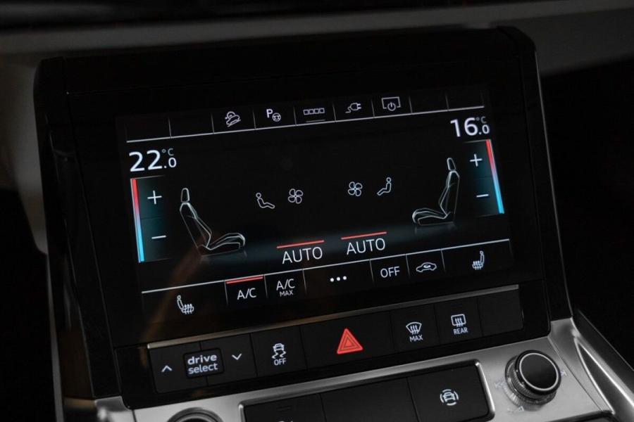 Белый Ауди E-Tron 2022 в Вильнюс, объемом двигателя 0.00 л и пробегом 49 тыс. км за 33500 €, фото 16 на AUTOMOTO.COM.LV