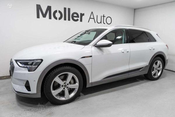 White Audi E-Tron 2022 in Vilnius, with an engine capacity of 0.00 L and mileage of 49 thousand km for 33500 €, photo 2 on AUTOMOTO.COM.LV