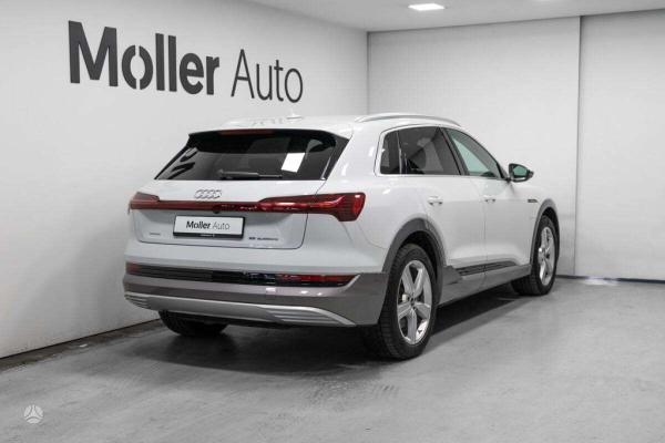White Audi E-Tron 2022 in Vilnius, with an engine capacity of 0.00 L and mileage of 49 thousand km for 33500 €, photo 3 on AUTOMOTO.COM.LV