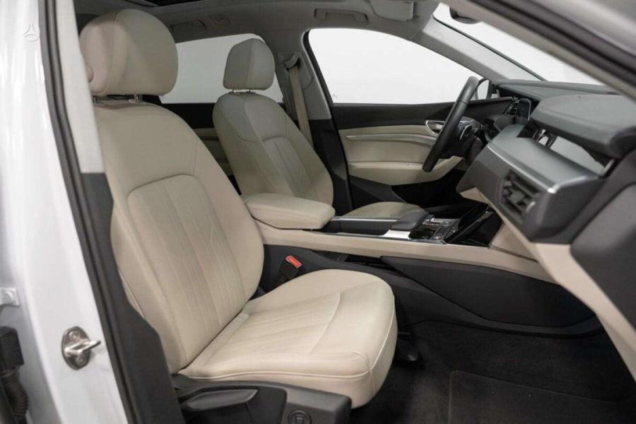 Balts Audi E-Tron 2022 Viļņa, ar dzinēja tilpumu 0.00 L un nobraukumu 49 tūkst. km par 33500 €, foto 8 vietnē AUTOMOTO.COM.LV