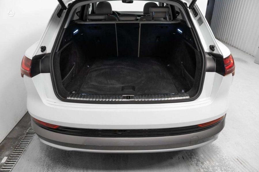Balts Audi E-Tron 2022 Viļņa, ar dzinēja tilpumu 0.00 L un nobraukumu 49 tūkst. km par 33500 €, foto 23 vietnē AUTOMOTO.COM.LV