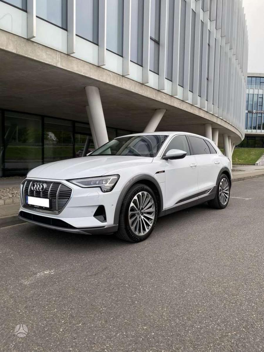 Белый Ауди E-Tron 2022 в Вильнюс, объемом двигателя 0.00 л и пробегом 66 тыс. км за 34500 €, фото 1 на AUTOMOTO.COM.LV