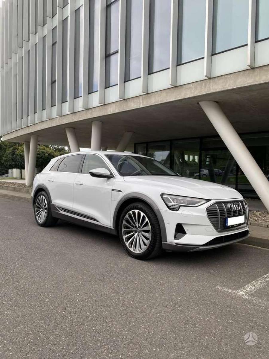 Белый Ауди E-Tron 2022 в Вильнюс, объемом двигателя 0.00 л и пробегом 66 тыс. км за 34500 €, фото 3 на AUTOMOTO.COM.LV