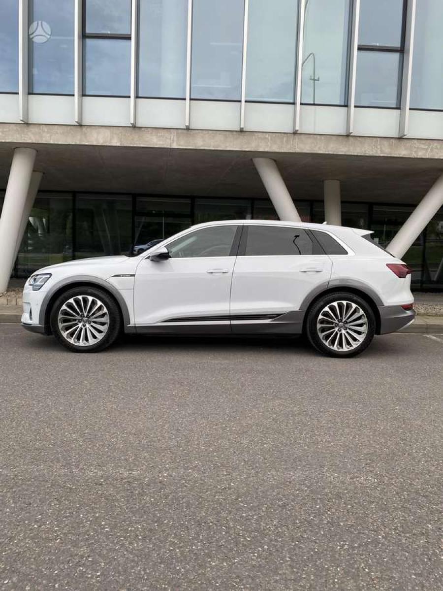 Белый Ауди E-Tron 2022 в Вильнюс, объемом двигателя 0.00 л и пробегом 66 тыс. км за 34500 €, фото 4 на AUTOMOTO.COM.LV